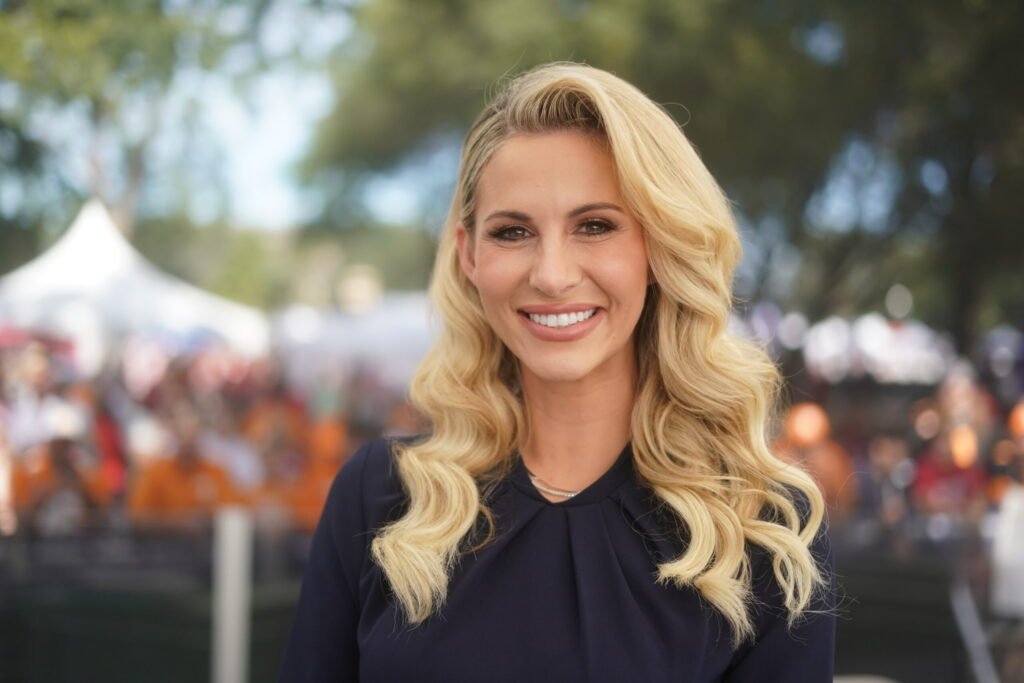 Laura Rutledge Wiki: Biography, Age, Height, Sons, Education, Family ...